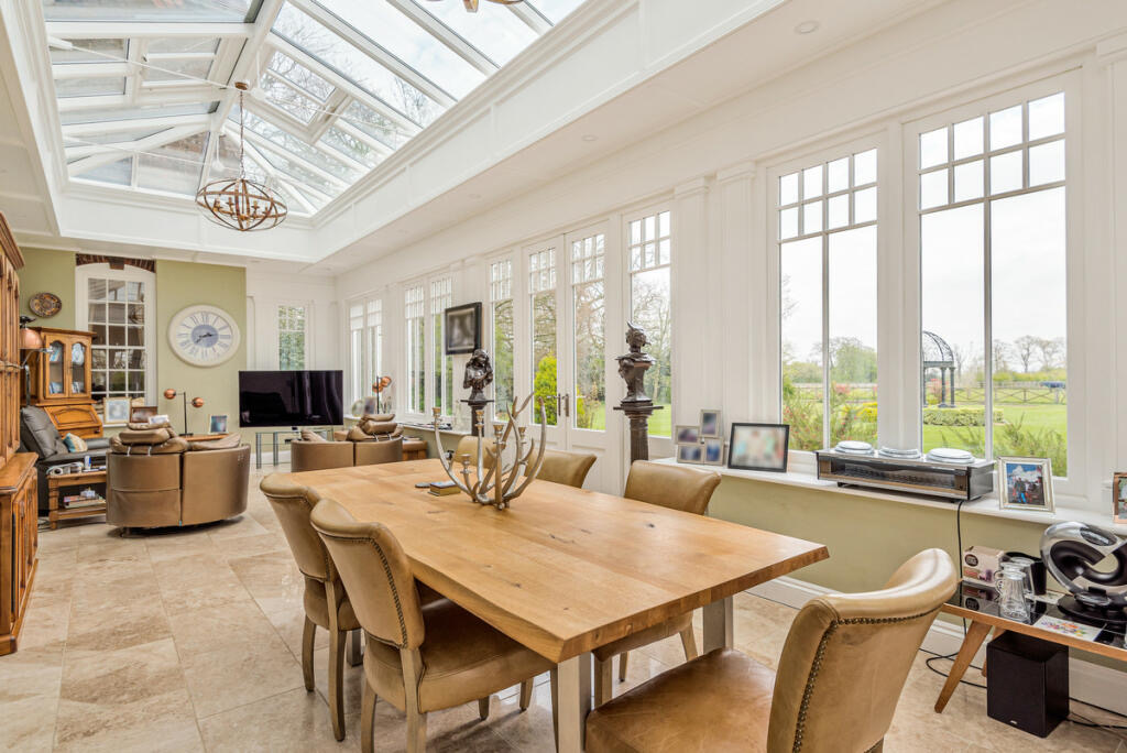 Imagine living in a luxurious mansion - Society Network